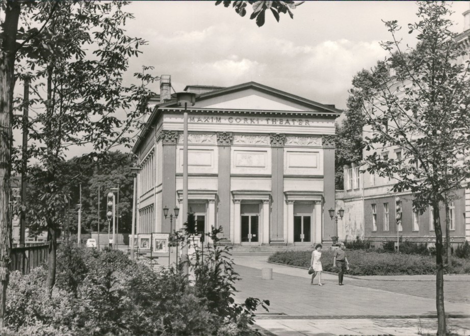 Maxim-Gorki-Theater :: Berlin :: VintagePostcards-Archive