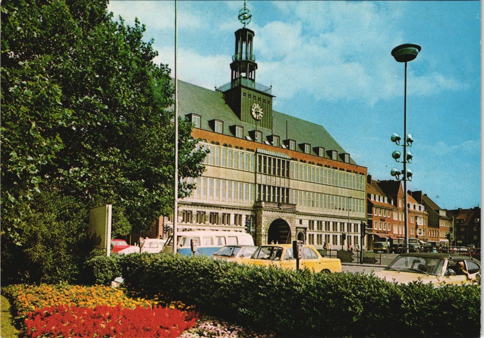 Rathaus mit Vorplatz :: Emden :: Ansichtskarten-Lexikon